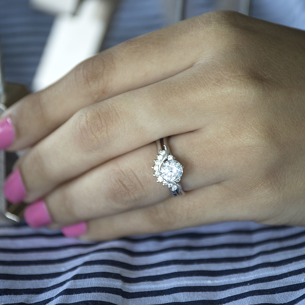 0.2 Ct. Round Chevron Swirl Prong Set Ring Wrap