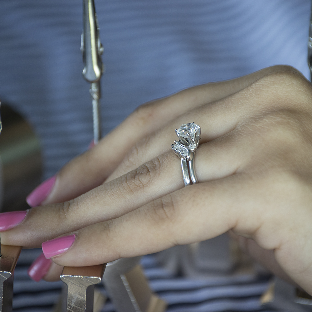 0.2 Ct. Round Chevron Swirl Prong Set Ring Wrap